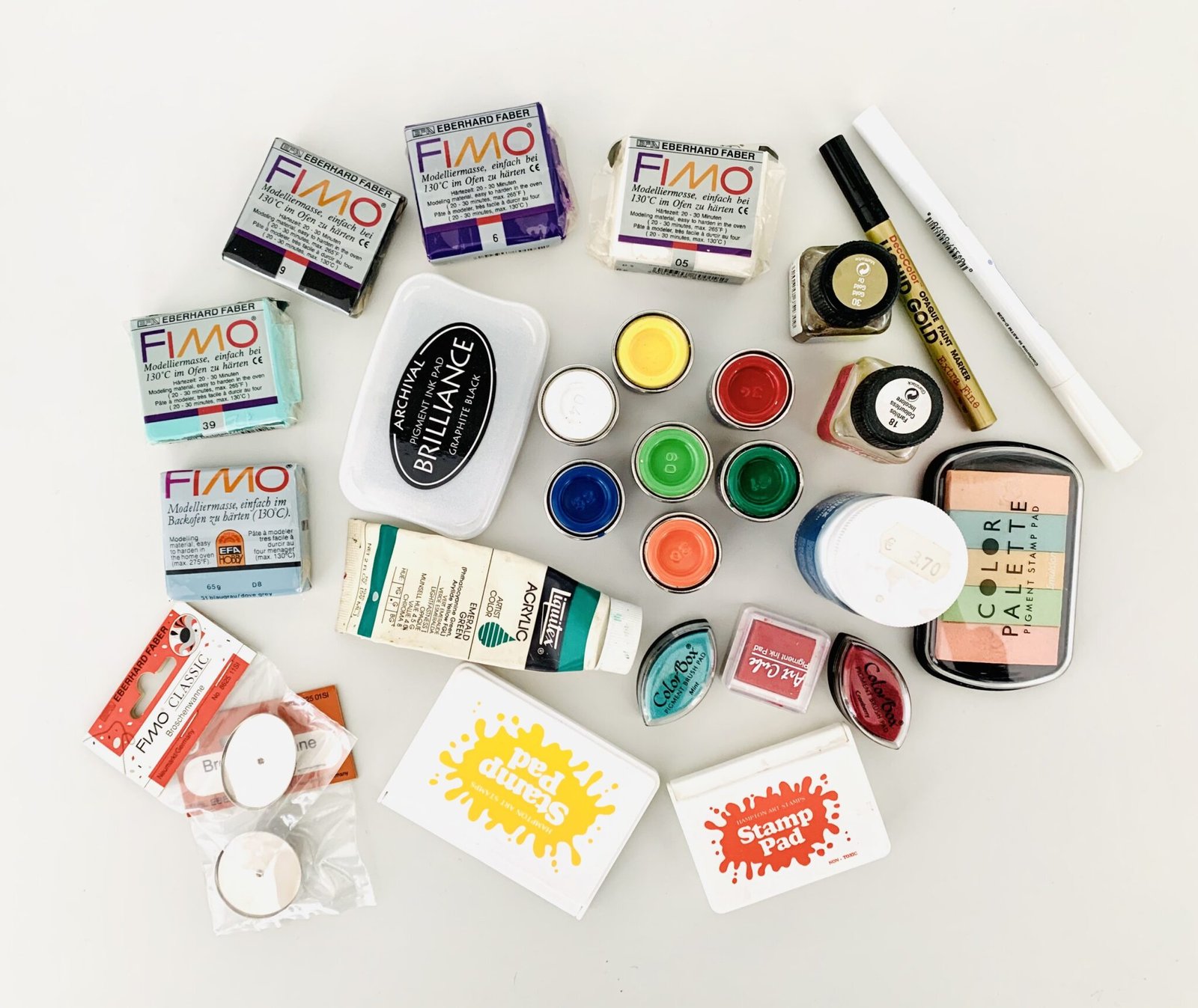 Master a 4 Week Declutter Challenge at Home with These Ideas