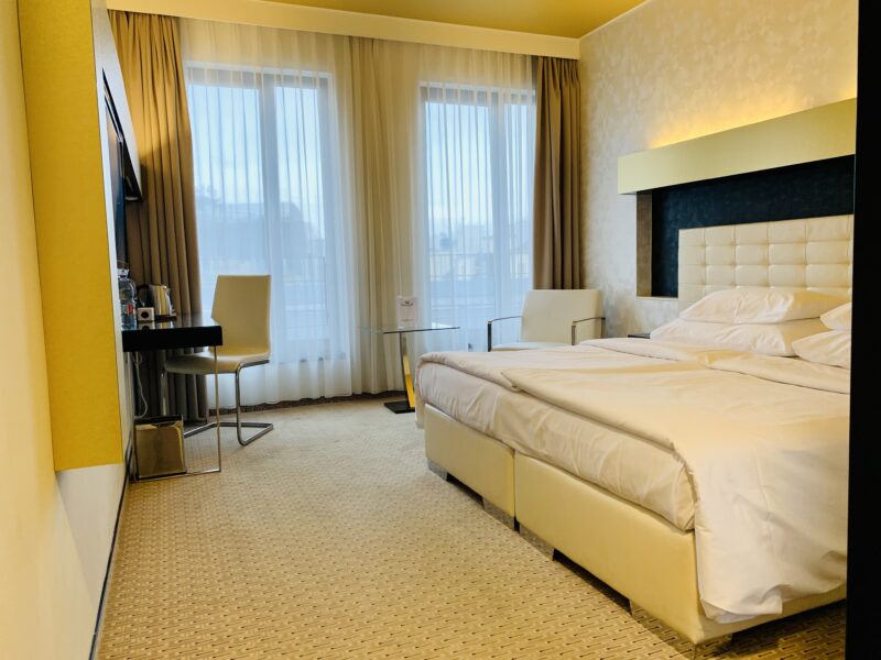 Best Ways to Stay Organised in a Hotel Room on Your Trip